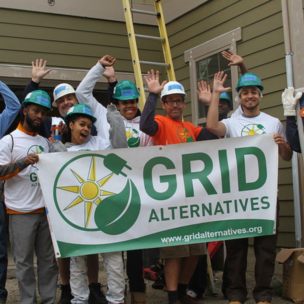 Many hands make "bright" work | GRID Alternatives